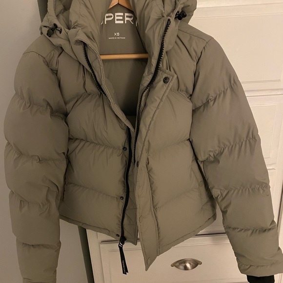 Aritzia | Jackets & Coats | Aritzia Super Puff Jacket Immaculate ...